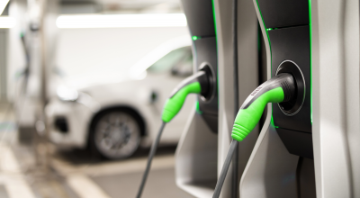 AC- & DC-Ladesäulen - Die Ladesäule für Ihren Standort | Store + Charge